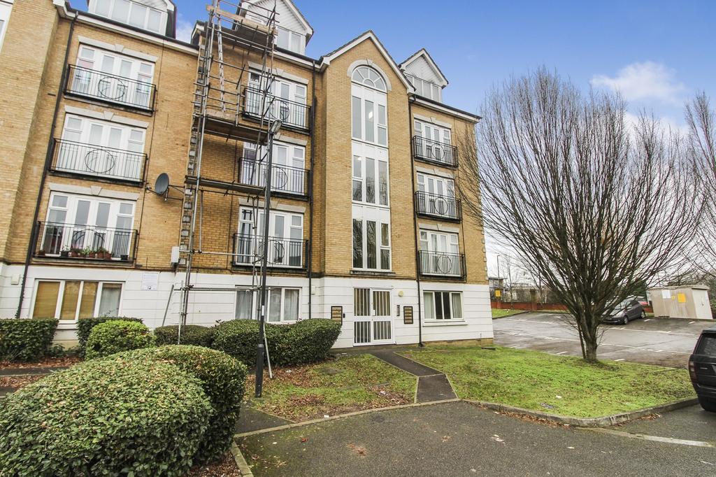Beverley Mews, Crawley, West Sussex.... 2 bed flat for sale - £235,000