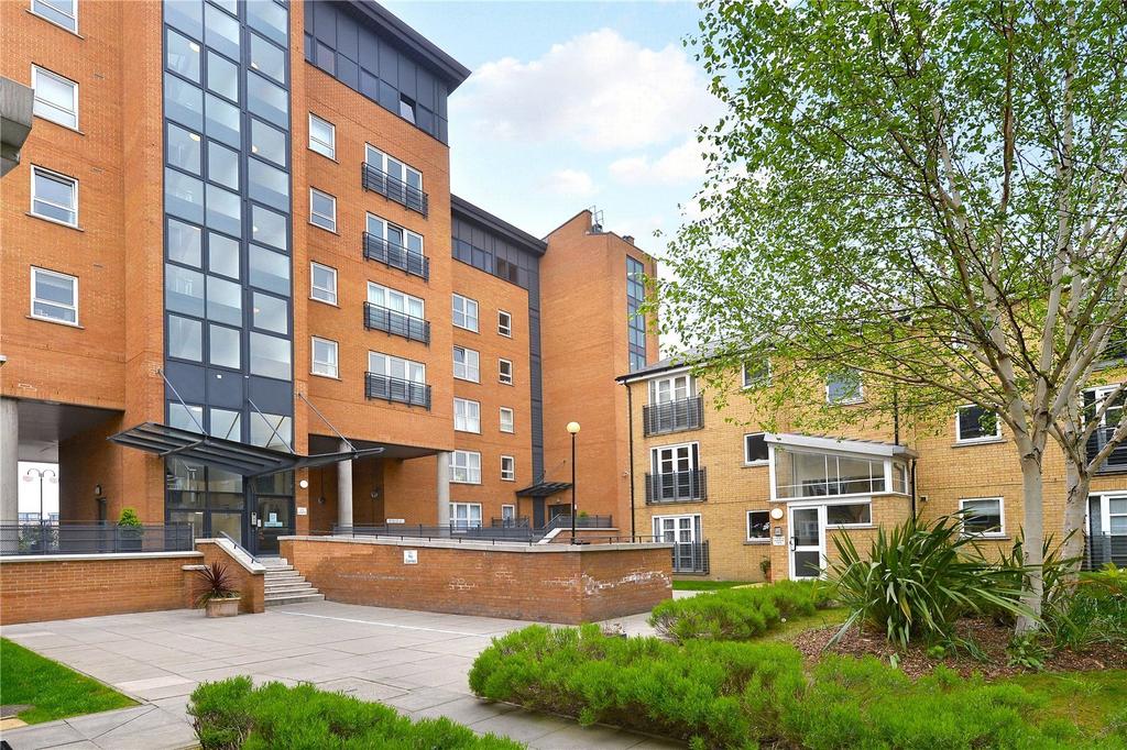 Langbourne Place, London 2 bed flat - £2,400 pcm (£554 pw)