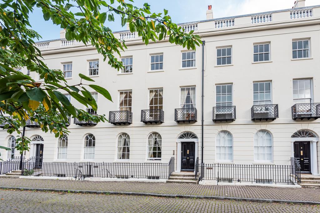 Reading, Berkshire, RG1 2 bed flat - £300,000