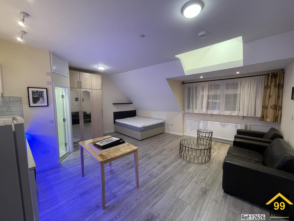 30 Manor Drive, Wembley, London, HA9 Studio - £1,700 pcm (£392 pw)