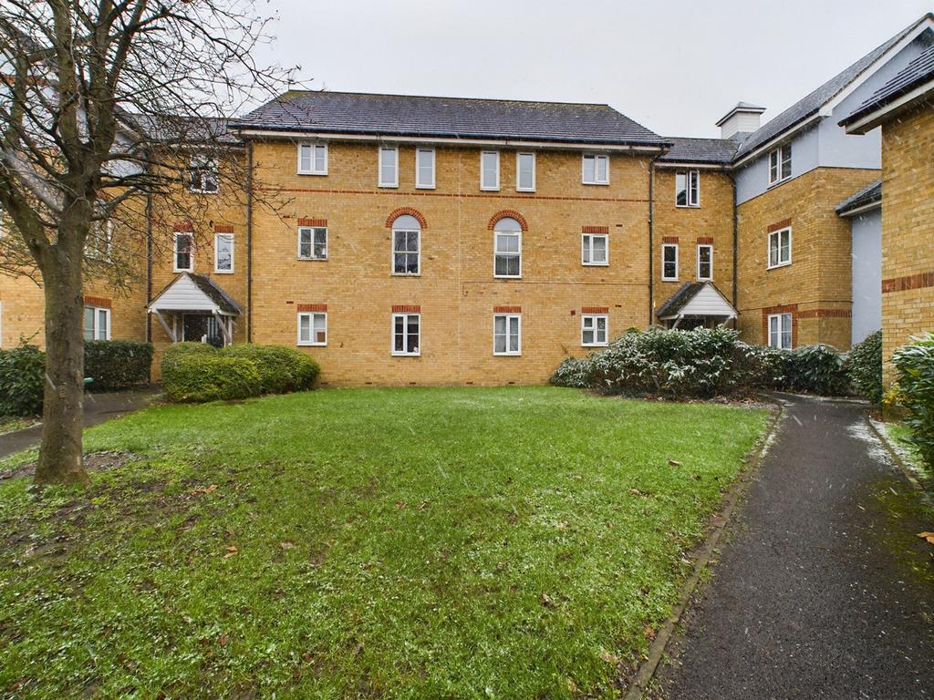 Saxon Court London Road, Benfleet, SS7 2 bed apartment - £225,000