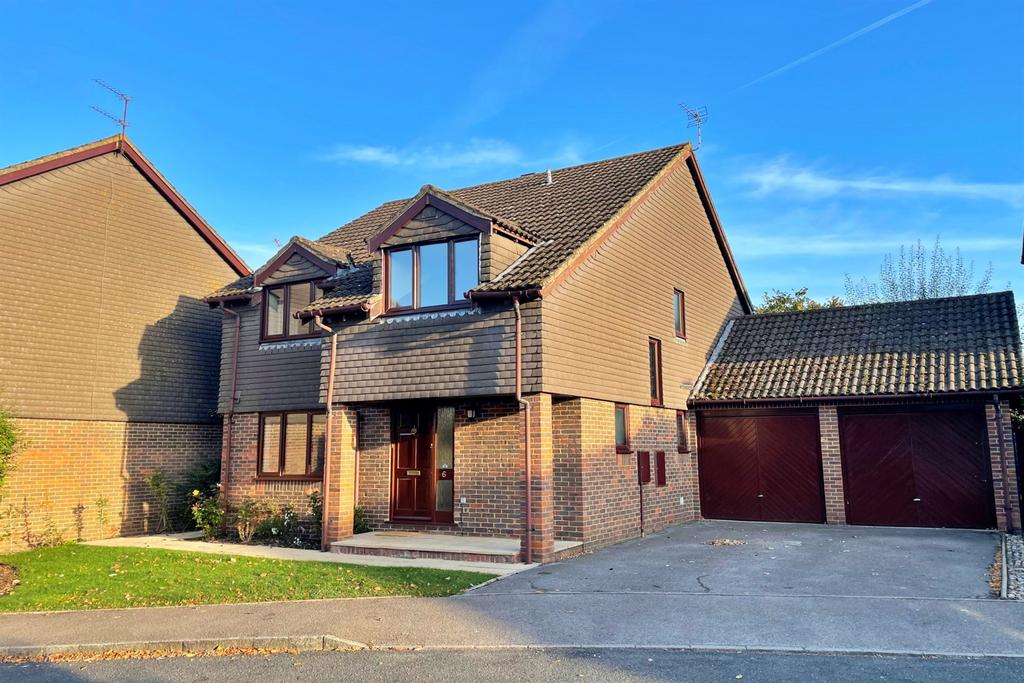 Otterbourne 4 bed detached house - £2,100 pcm (£485 pw)