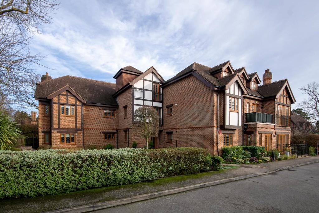 Cherry Tree Way, Stanmore HA7 2 bed ground floor flat for sale - £825,000