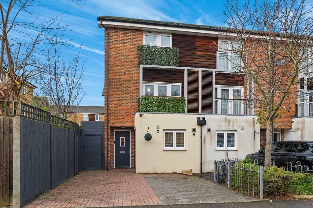 Hengist Way, South Wallington 4 bed townhouse - £535,000