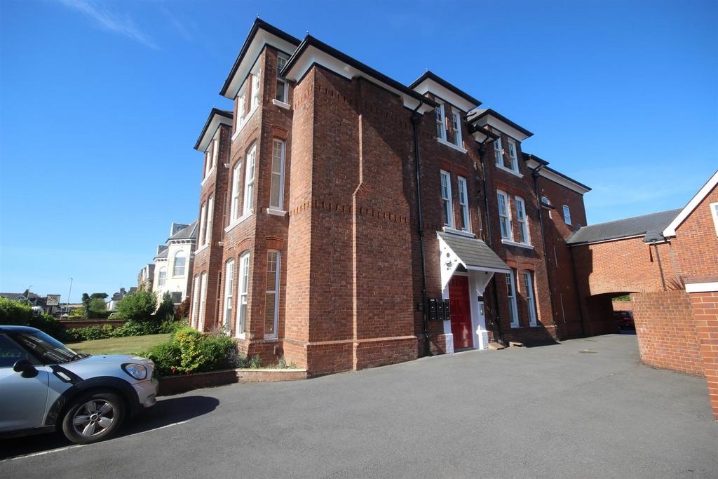 Alphington Road, Exeter 2 bed property - £1,100 pcm (£254 pw)