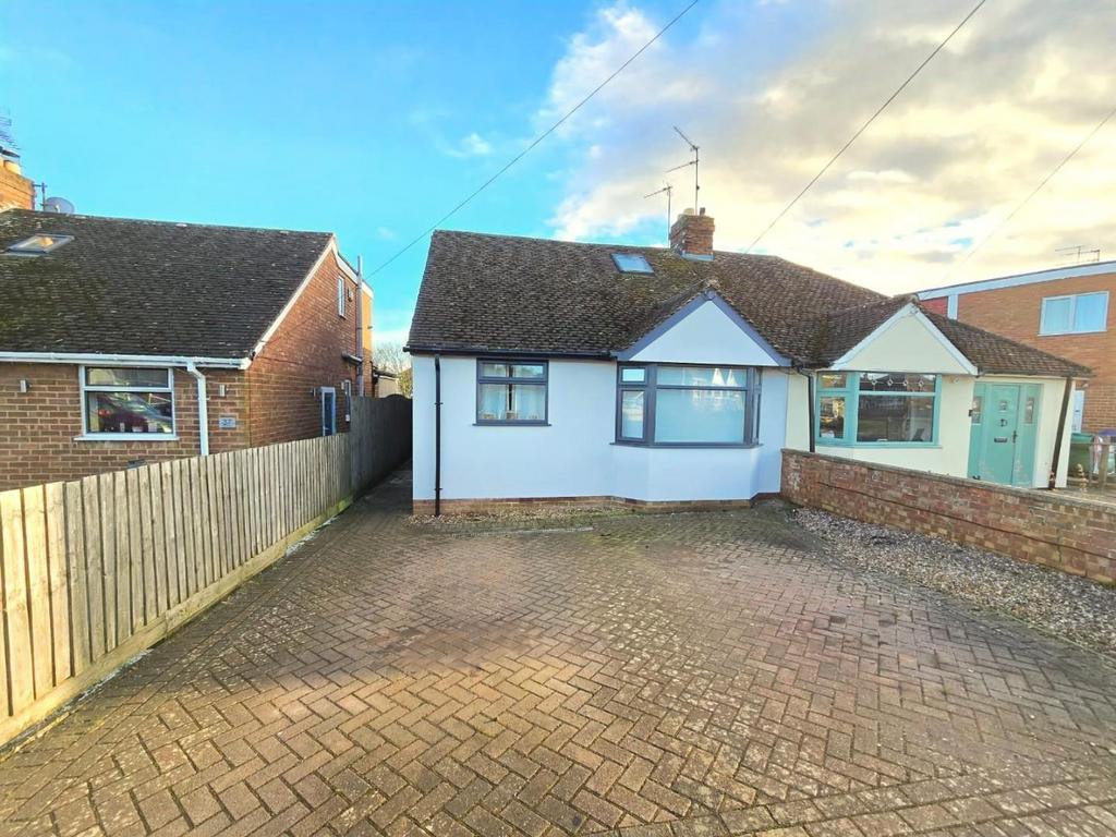 Ryland Road, Moulton, Northampton NN3 3 bed semi-detached bungalow - £ ...