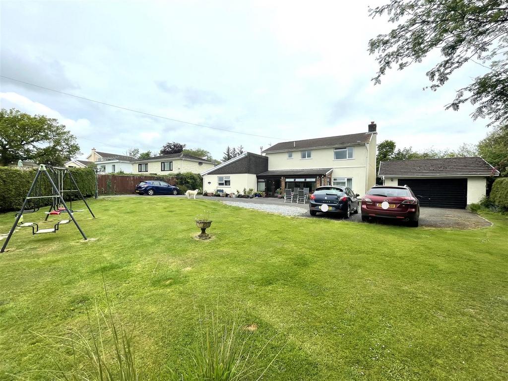 Llandeilo SA19 5 bed detached house - £435,000