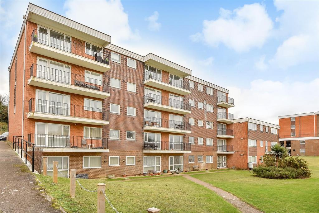 Selmeston Court, Seaford 2 bed flat for sale - £245,000