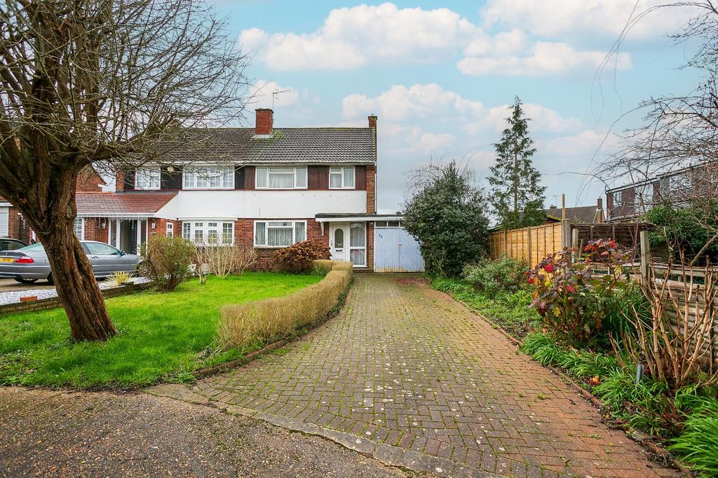 Middle Furlong, Bushey... 3 bed semi-detached house - £575,000