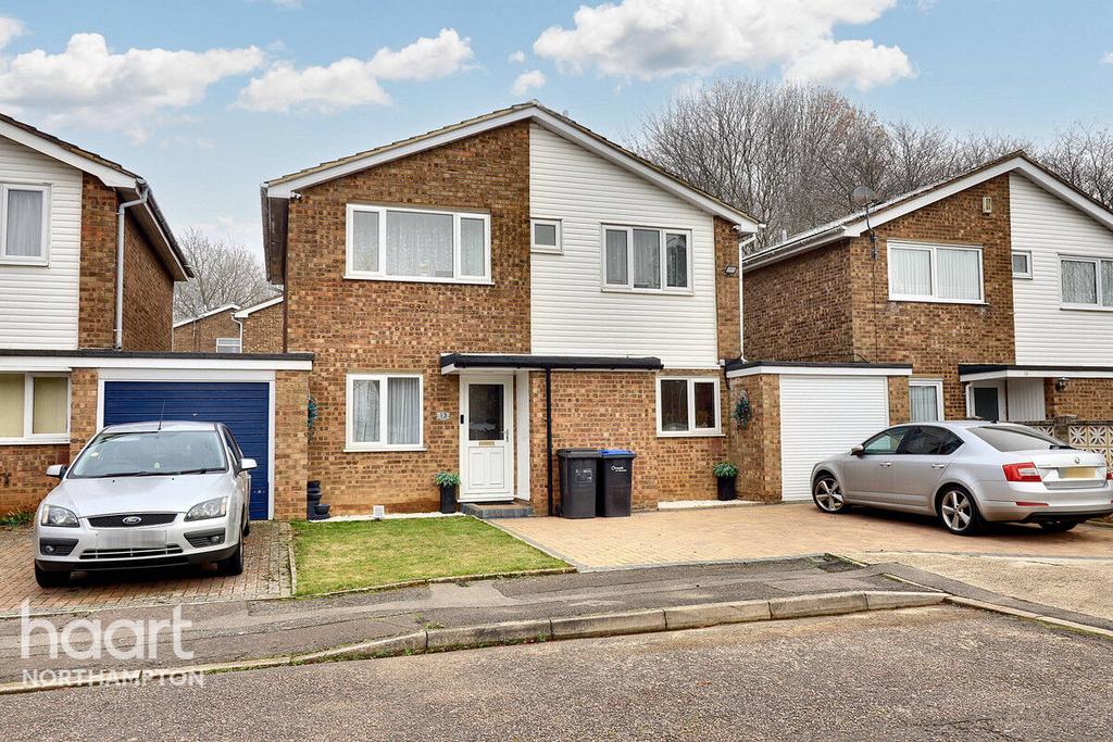 East Priors Court, Northampton 4 bed detached house - £379,950
