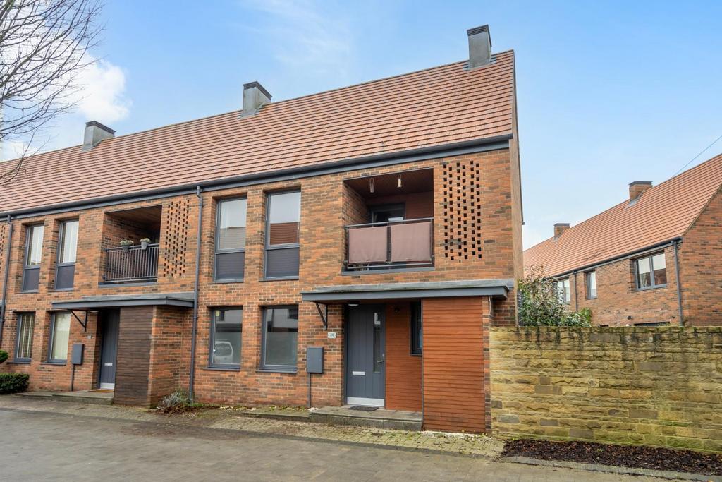 Lotherington Avenue, Derwenthorpe, York 2 bed townhouse - £300,000