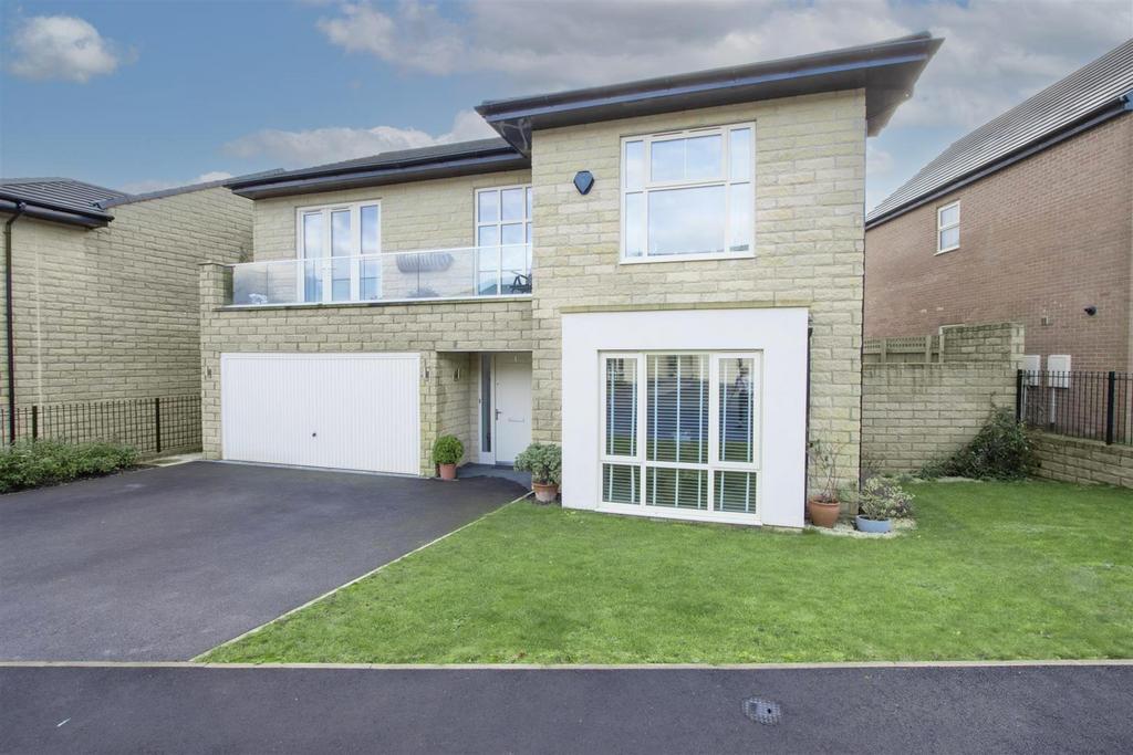 Hulford Drive, Dunston, Chesterfield 5 bed detached house - £550,000