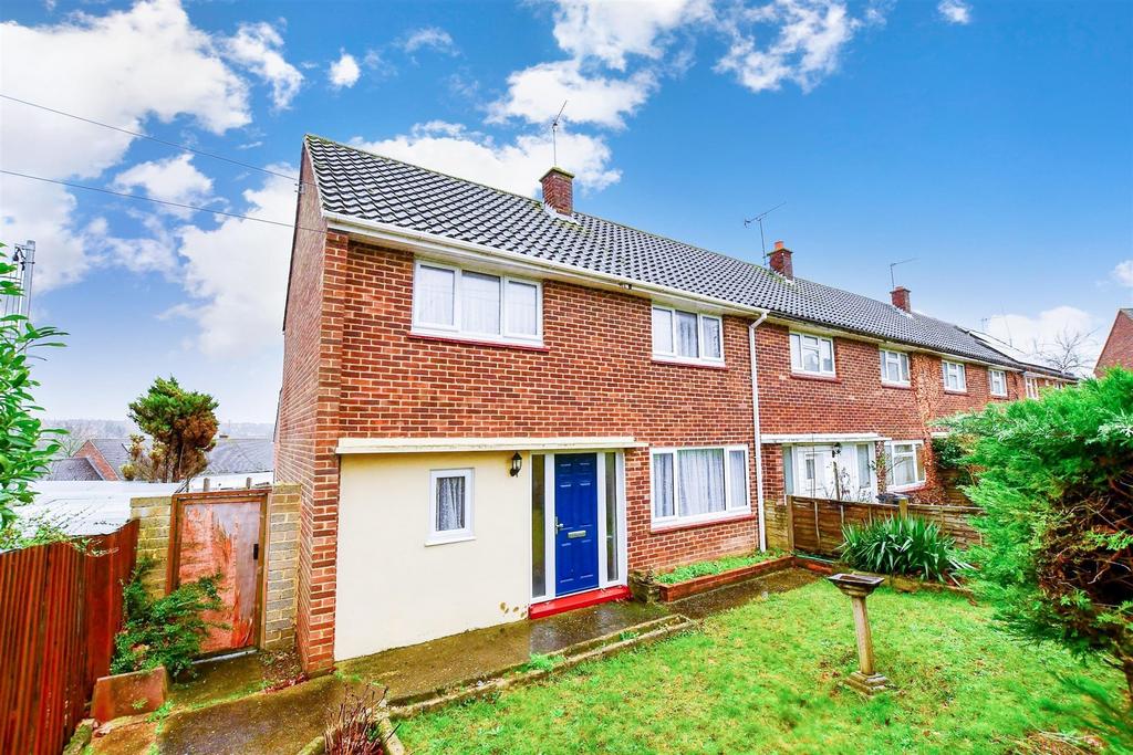 Livingstone Road, Gravesend, Kent 3 bed end of terrace house - £325,000