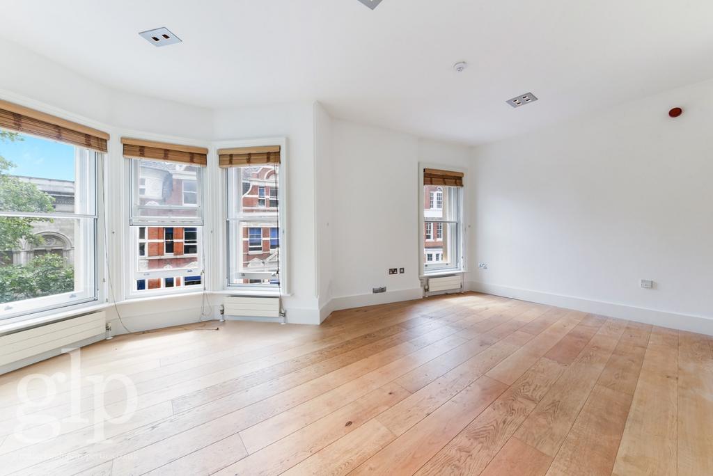 Charing Cross Road WC2H 1 bed flat - £2,596 pcm (£599 pw)
