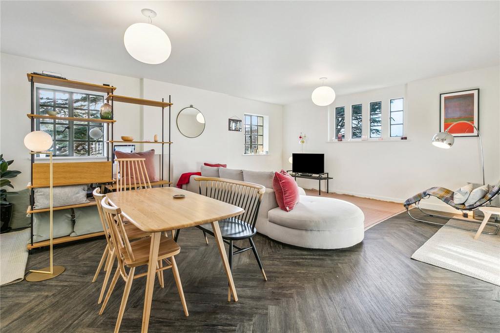 Holt Gardens, SW17 2 bed apartment - £900,000