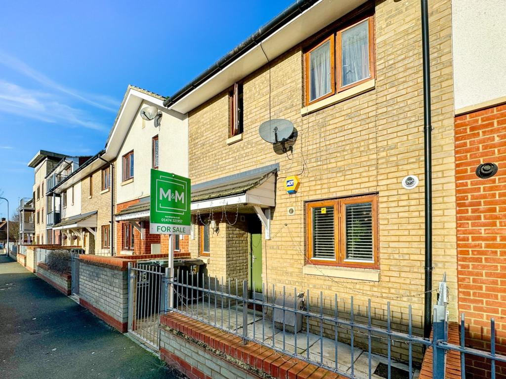 Hawkins Avenue, Gravesend, DA12 3 bed terraced house - £300,000