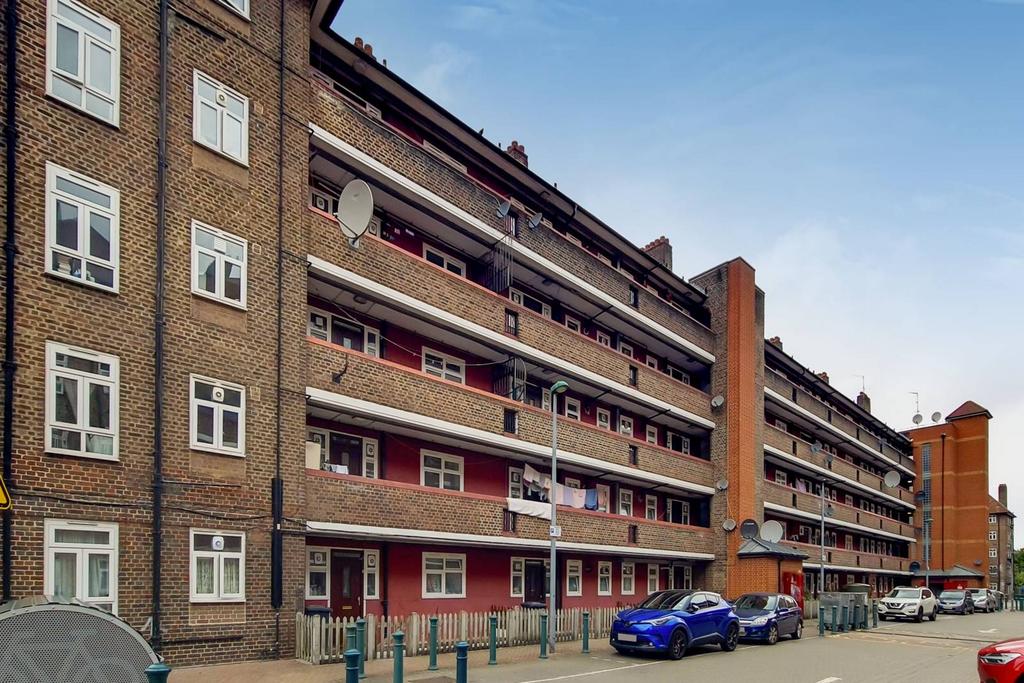 Runnymede House, Hackney, London, E9 3 bed flat for sale - £400,000