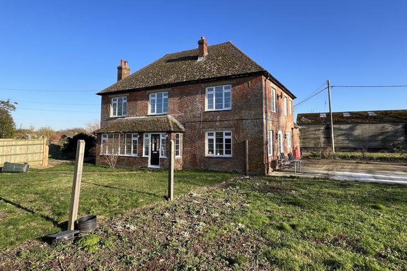 Bridge Farmhouse, Warehorne 5 bed detached house - £2,500 pcm (£577 pw)