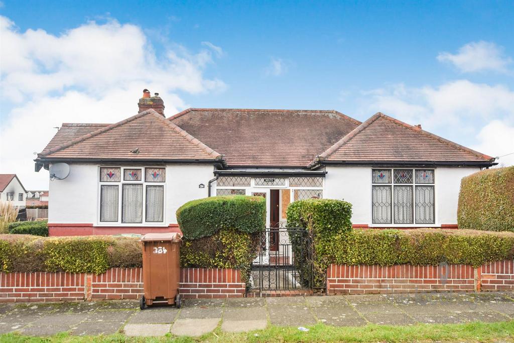 Kingston Road, Epsom 3 bed detached bungalow - £575,000