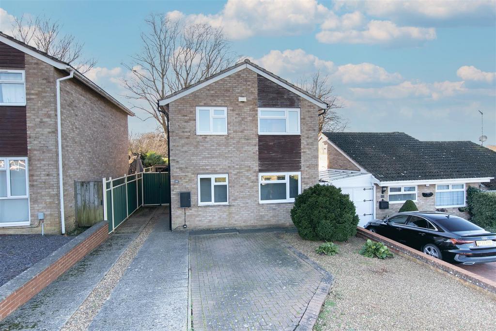 Roche Way, Wellingborough 3 bed detached house - £280,000