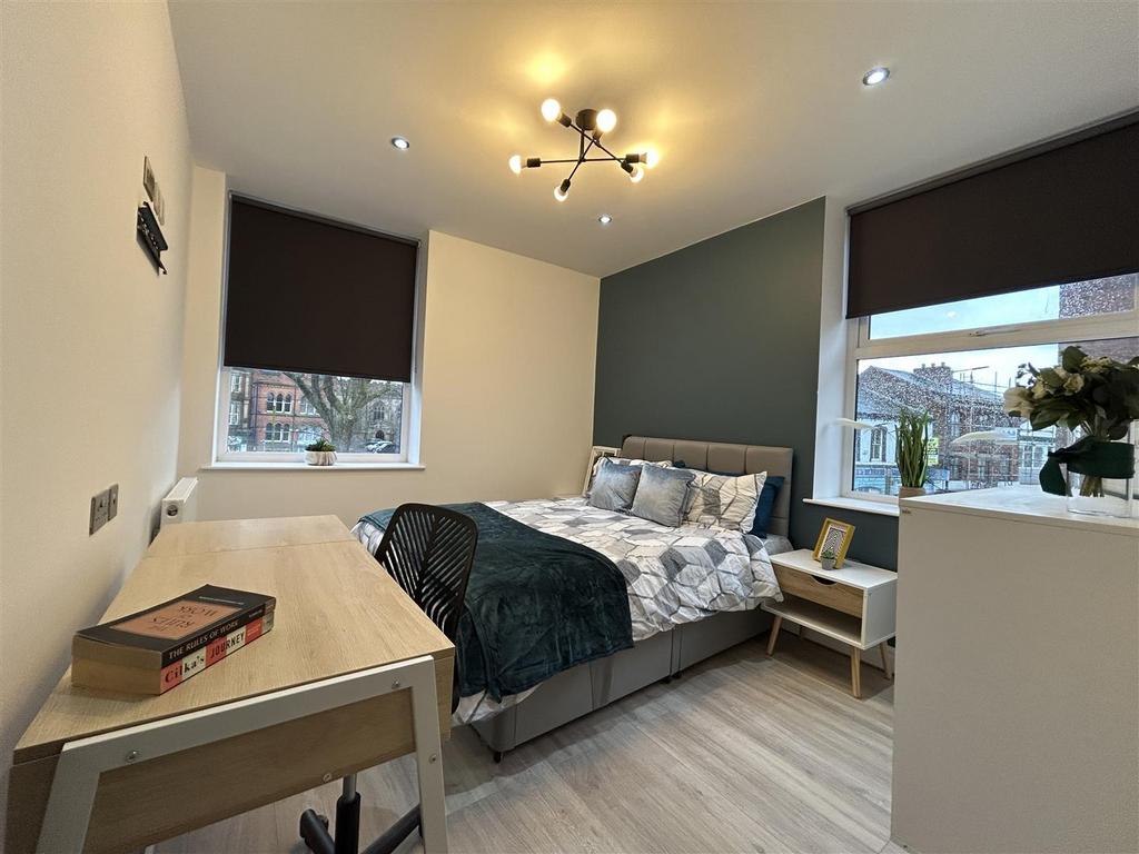 St. Michael Sq., Ashton-Under-Lyne OL6 House share - £850 pcm (£196 pw)