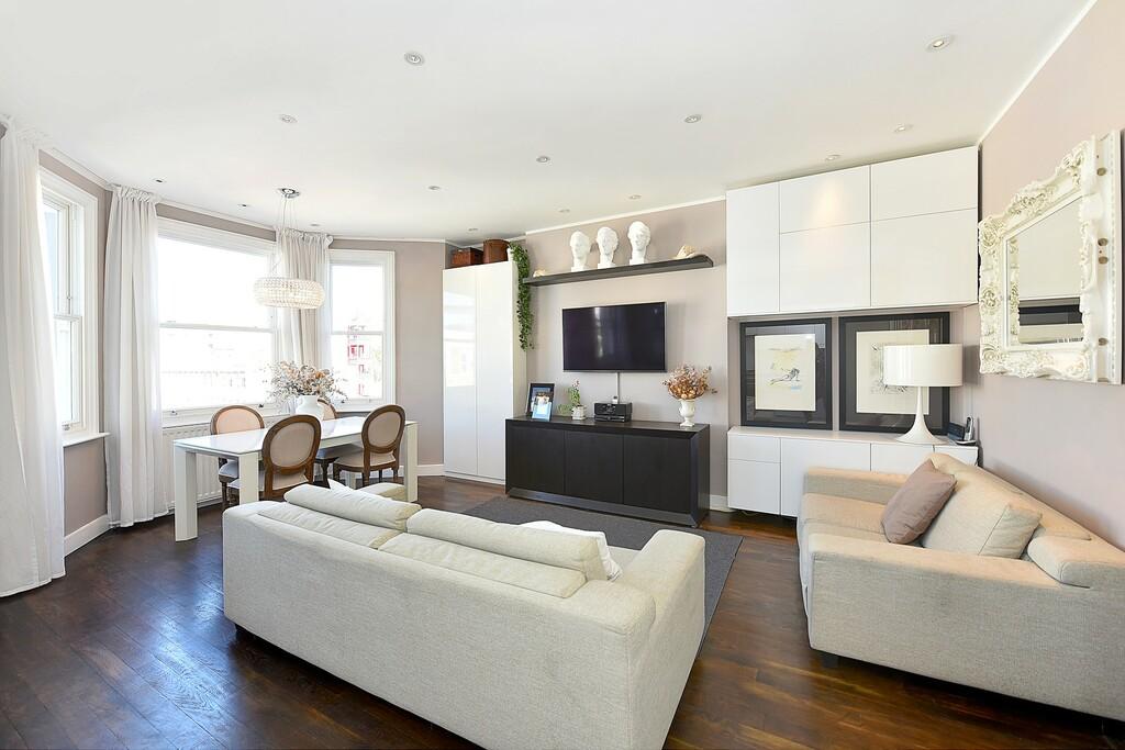 Ladbroke Grove, Ladbroke Grove, W10 2 bed flat - £2,799 pcm (£646 pw)