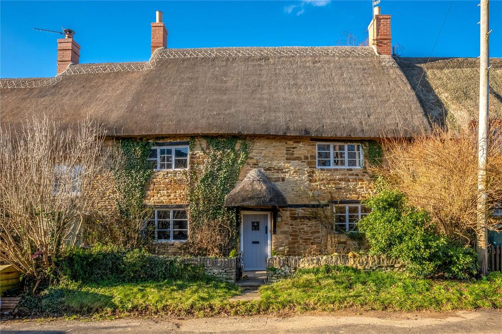 Burdrop, Oxfordshire OX15 2 bed terraced house - £480,000