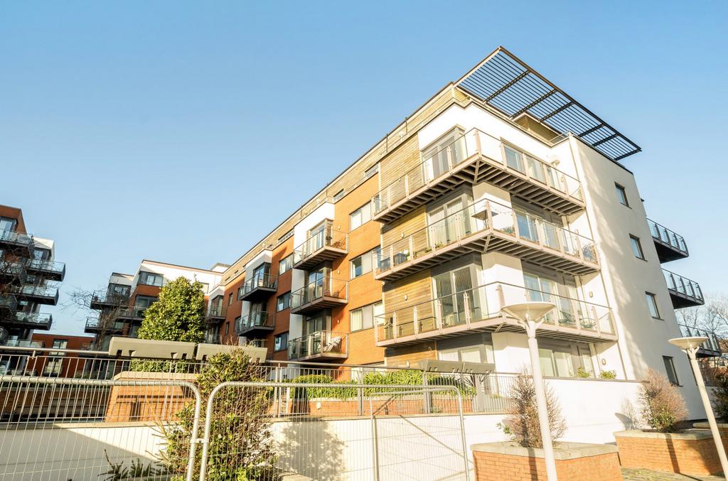 Channel Way, Ocean Village... 2 bed apartment - £325,000