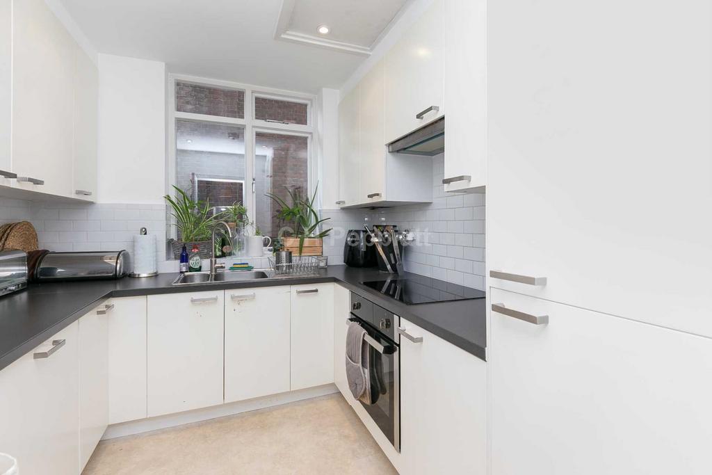 Chalcot Gardens, Belsize Park, NW3 3 bed apartment - £1,200,000