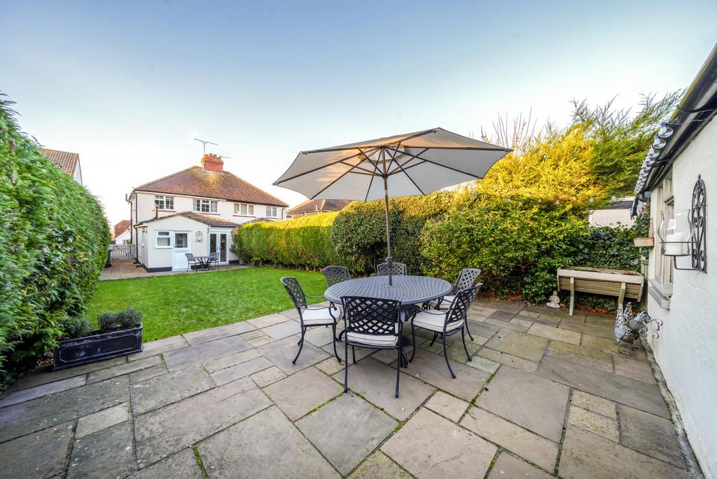 Blackthorne Road, Great Bookham, KT23 3 bed semi-detached house - £650,000