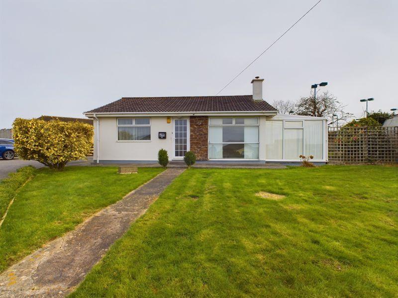Trevingey Parc, Redruth - Chain free... 3 bed bungalow - £250,000