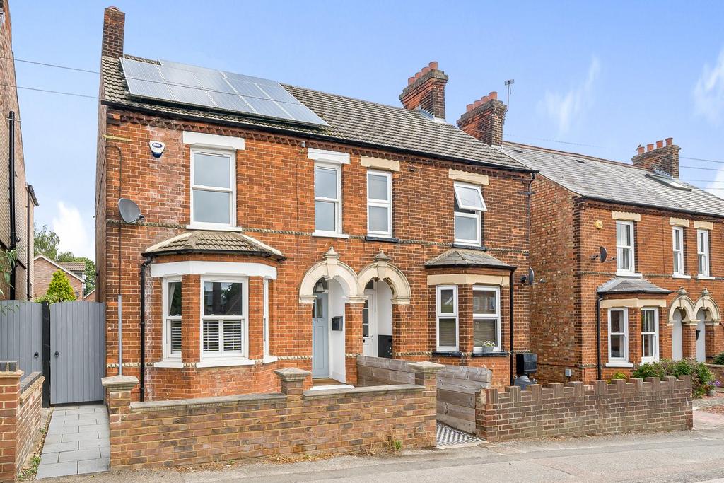 Kings Road, Flitwick, MK45 3 bed semi-detached house - £350,000