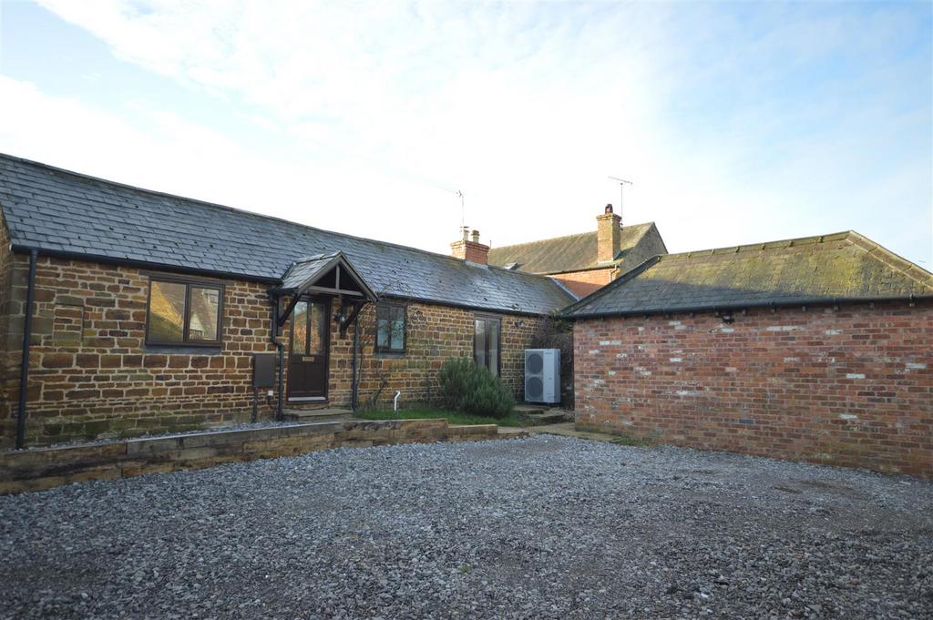 Fermoy Court, Little Brington... 2 bed cottage - £1,250 pcm (£288 pw)