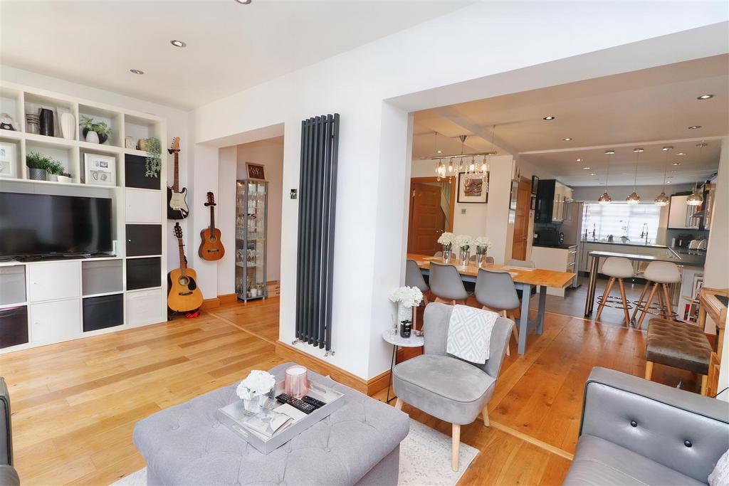 Cavendish Crescent, Elstree, Borehamwood 5 bed townhouse - £785,000