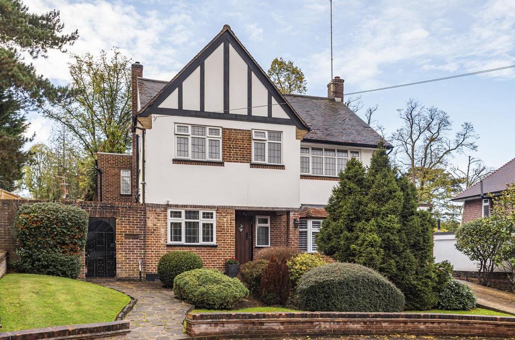 Priory Close, Totteridge 4 bed detached house - £1,895,000