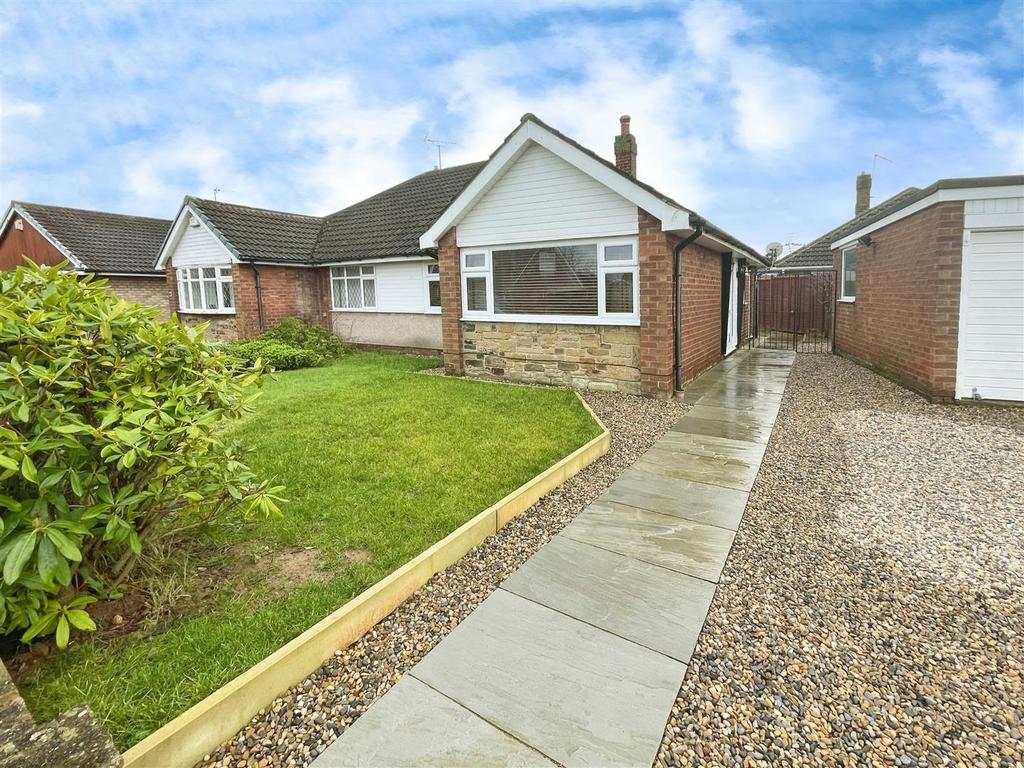 Springmead Drive, Garforth, Leeds 2 bed semi-detached bungalow - £260,000