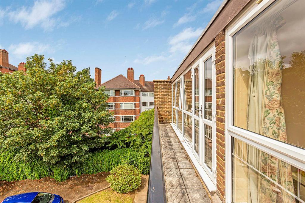 London SW14 1 bed apartment for sale - £350,000