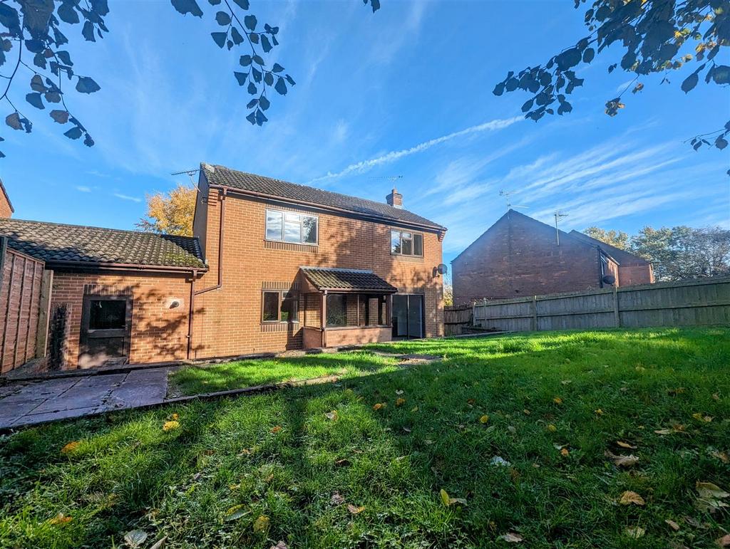 Roman Way, Coleford GL16 3 bed link detached house - £250,000