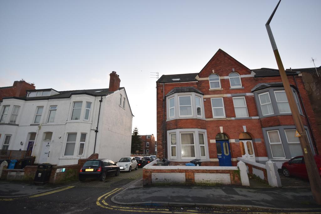 58 St. Andrews Road South, Lytham St. Annes, Lancashire, FY8 2 bed flat ...