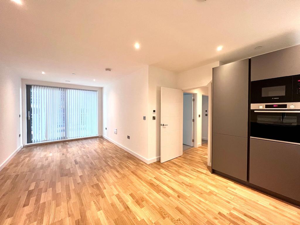 70 York Road, London SW11 2 bed apartment - £2,250 pcm (£519 pw)
