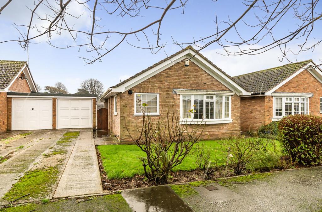 Haywards Close, Felpham, PO22 2 bed detached bungalow - £350,000
