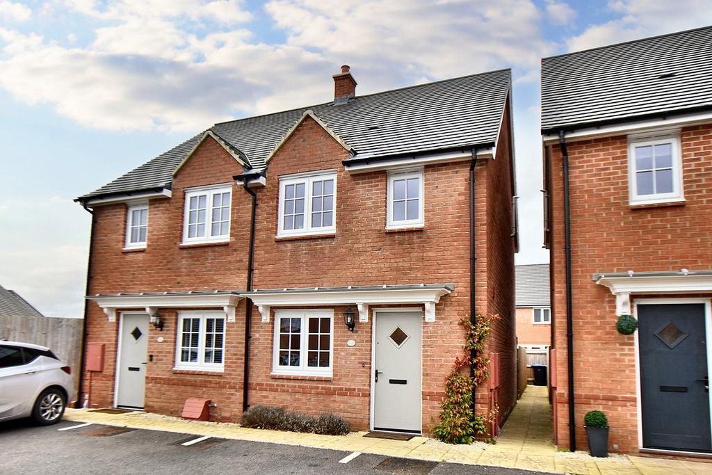 Acorn Drive, Ashbourne, DE6 2 bed semi-detached house - £225,000