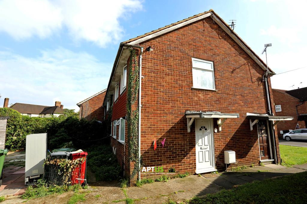 The Green, Slough SL1 2 bed ground floor maisonette - £240,000