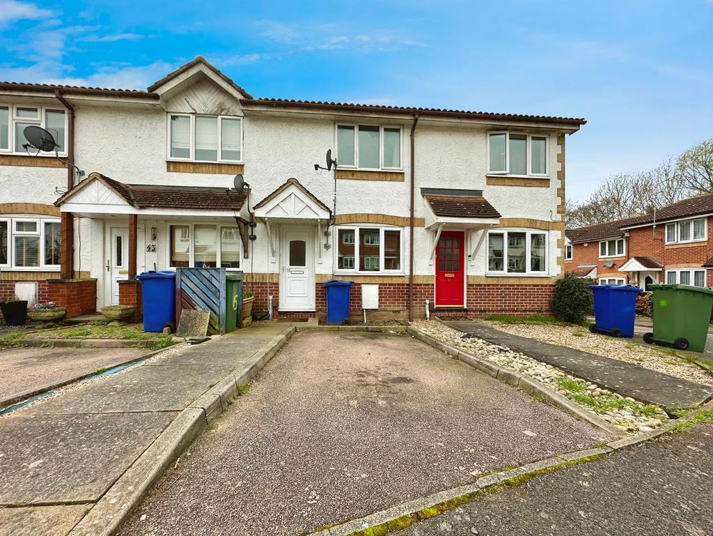 Ryde Drive, Stanford-Le-Hope, SS17 2 bed terraced house - £260,000