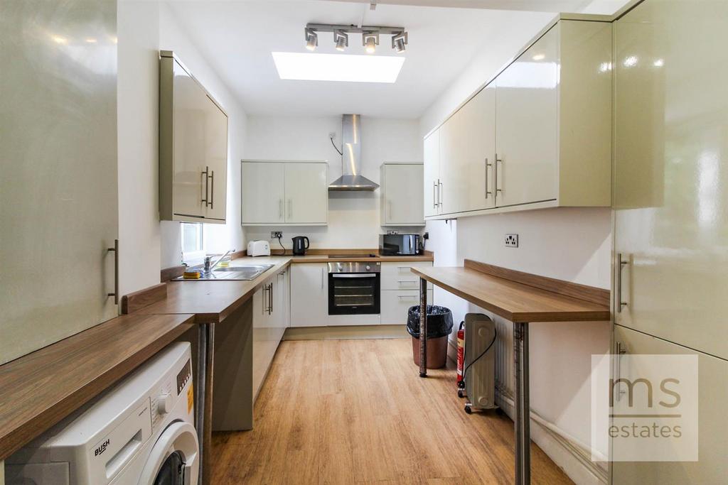 Lenton Boulevard, Nottingham NG7 5 bed semi-detached house - £2,708 pcm ...
