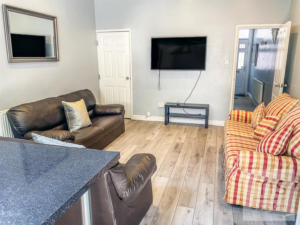 Lenton Boulevard, Nottingham NG7 5 bed terraced house - £3,575 pcm (£ ...