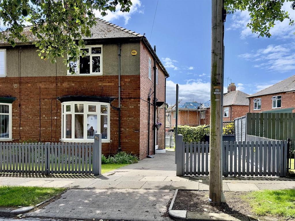 Middleham Road, Darlington 2 bed semi-detached house - £130,000