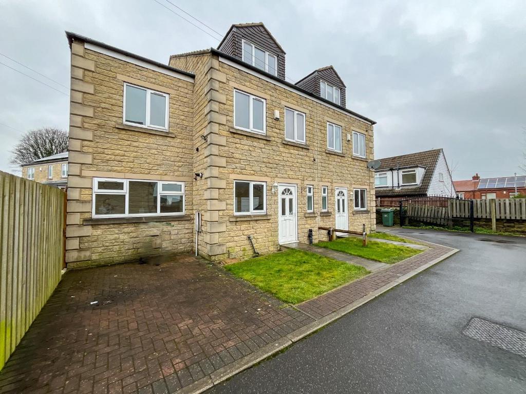 Healey Street, Batley 4 bed house - £1,175 pcm (£271 pw)