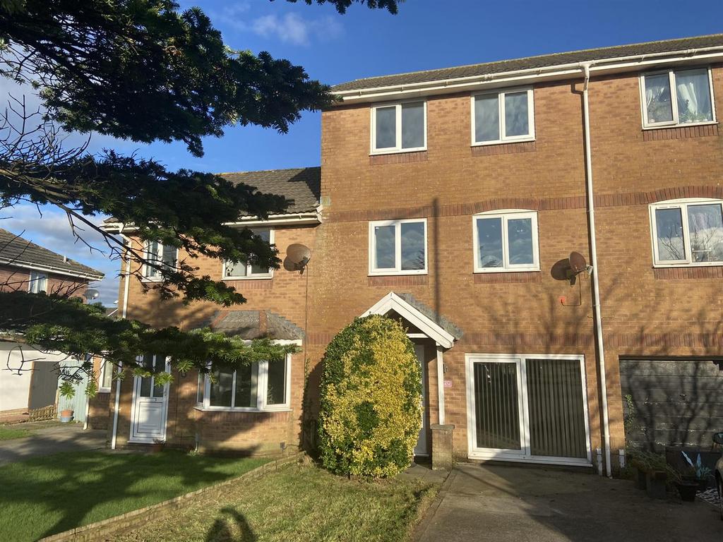 Sandpiper Road, Llanelli 3 bed townhouse - £195,000