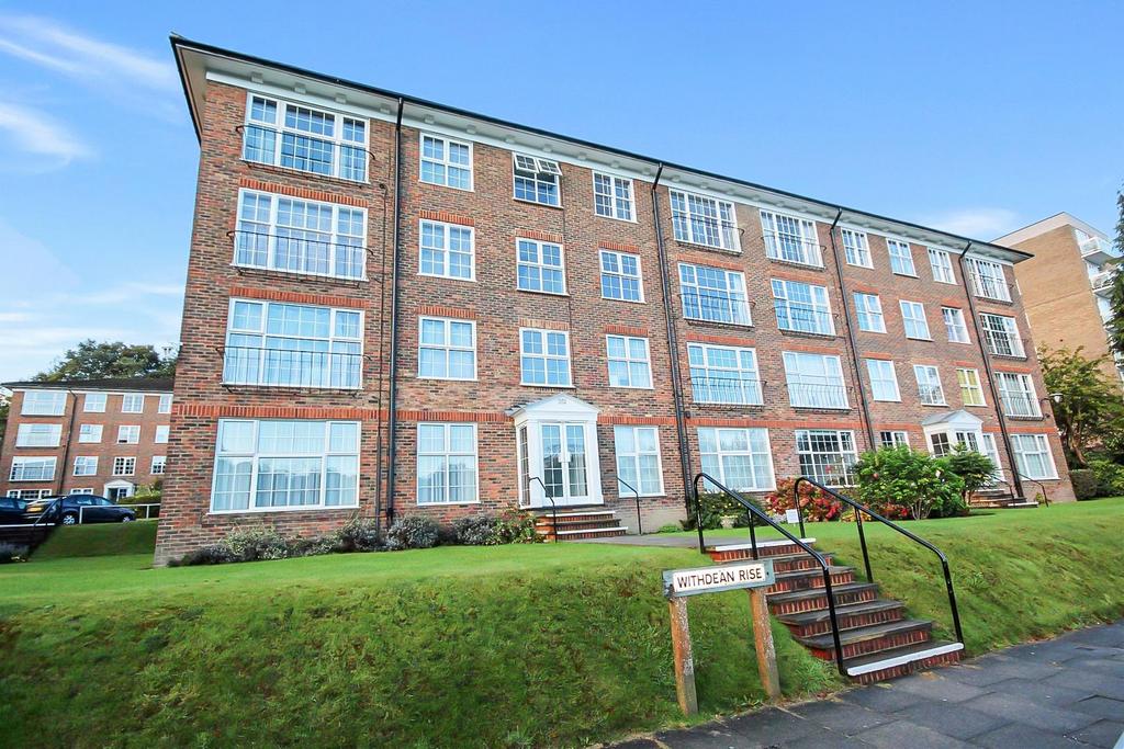 Regency Court, Withdean Rise, Brighton 2 bed flat - £1,495 pcm (£345 pw)